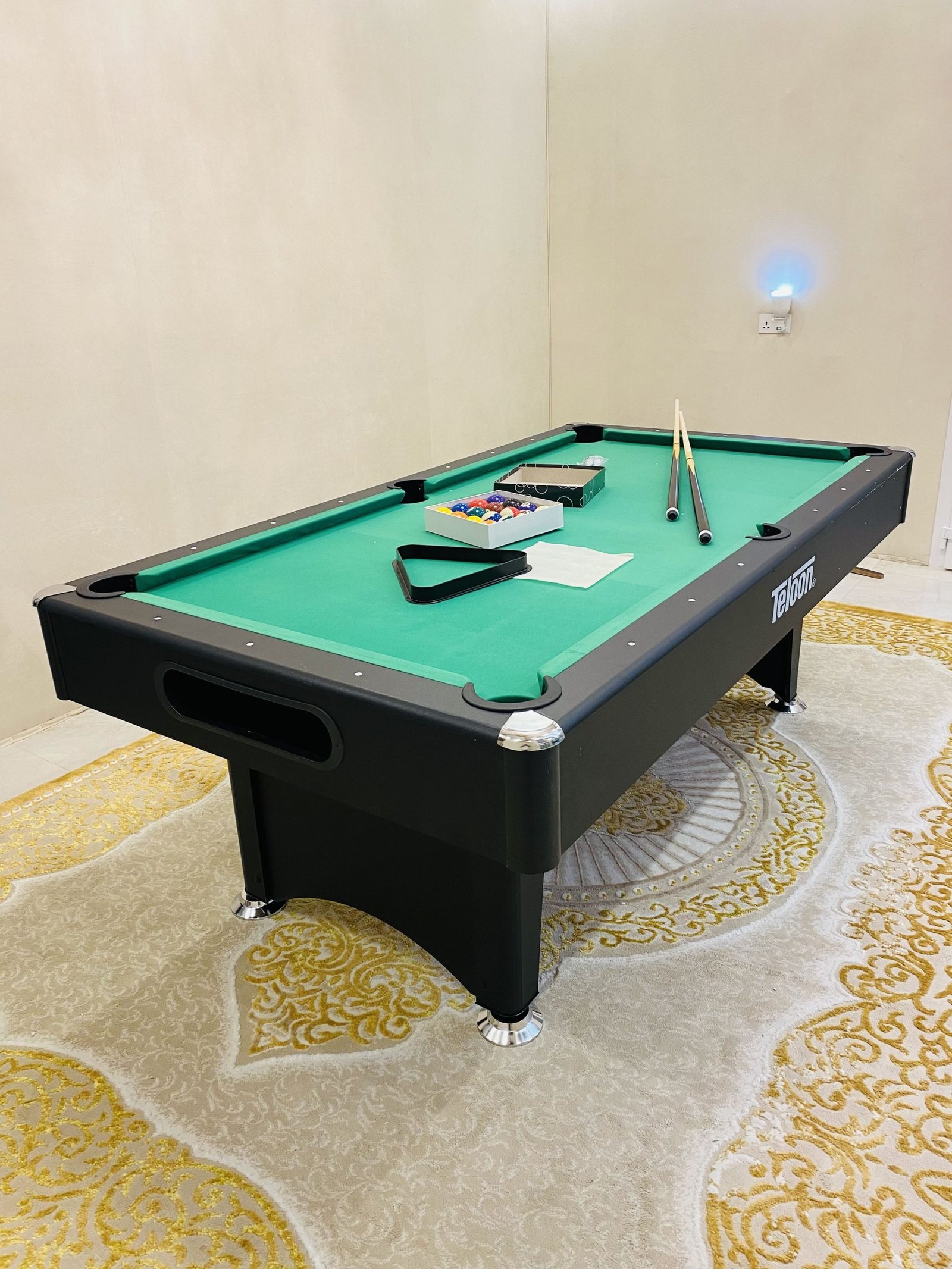 Billiard table - مزاد الدوحة
